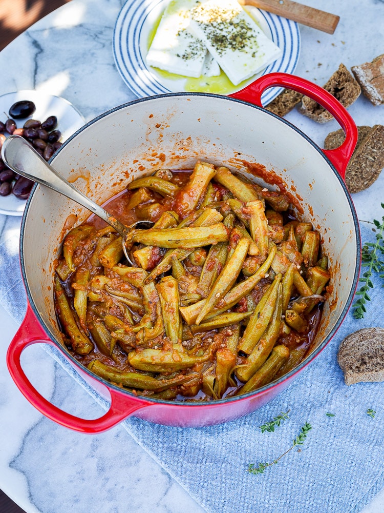 Gombos en Sauce Tomate à la Grecque | Recette Facile Parfumée